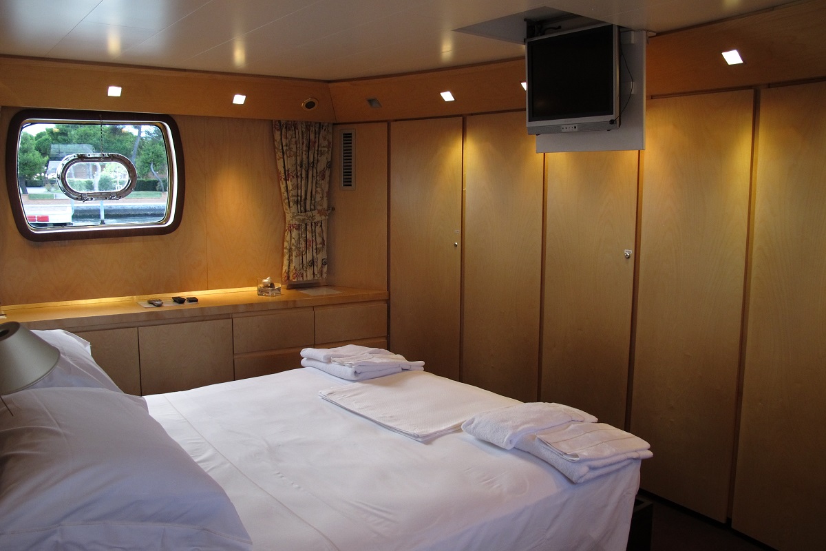 Tv Image Gallery – Luxury Yacht Browser | by CHARTERWORLD Superyacht ...